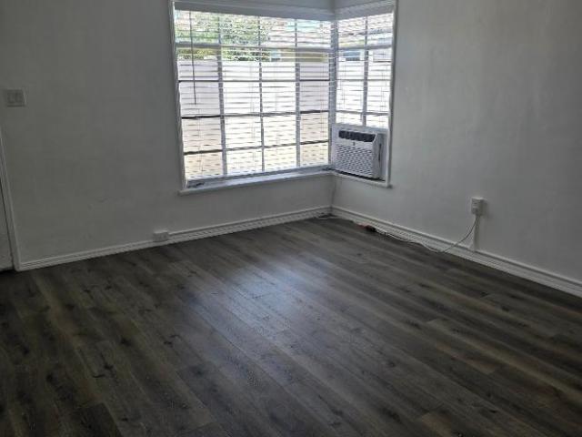 1 Br, 1 bath, Condo 142 E Hanna St