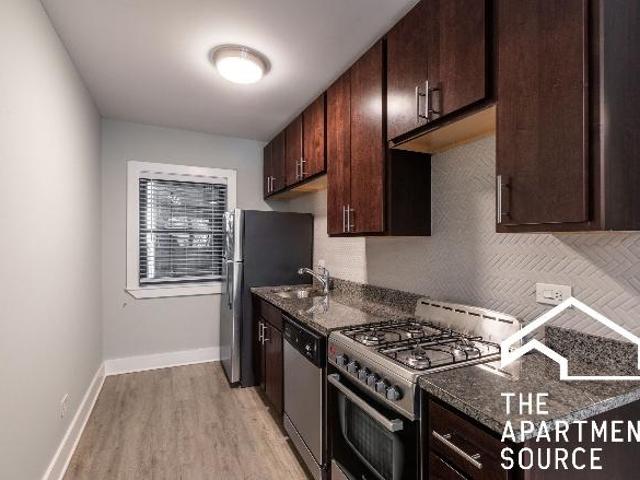 1 Br, 1 bath, Condo 1435 North Dearborn