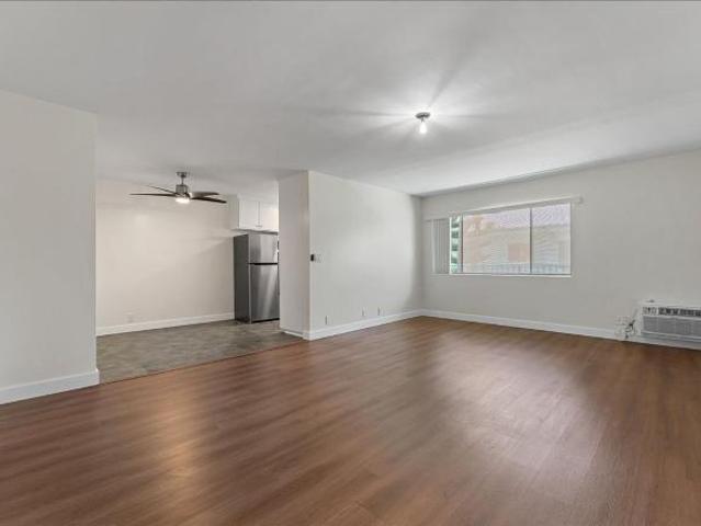 1 Br, 1 bath, Condo 1437 E Windsor Road