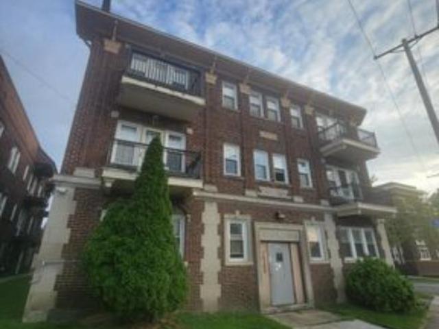 1 Br, 1 bath, Condo 14300 Lakeshore Blvd