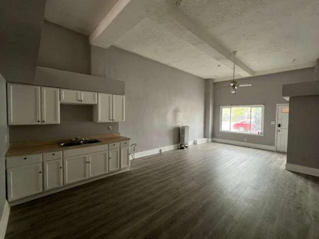 1 Br, 1 bath, Condo 14628 Lakeshore Blvd