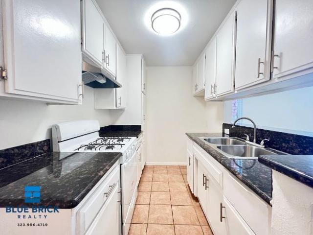 1 Br, 1 bath, Condo 14831 Delano St