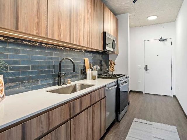 1 Br, 1 bath, Condo 148 N Ashland Ave