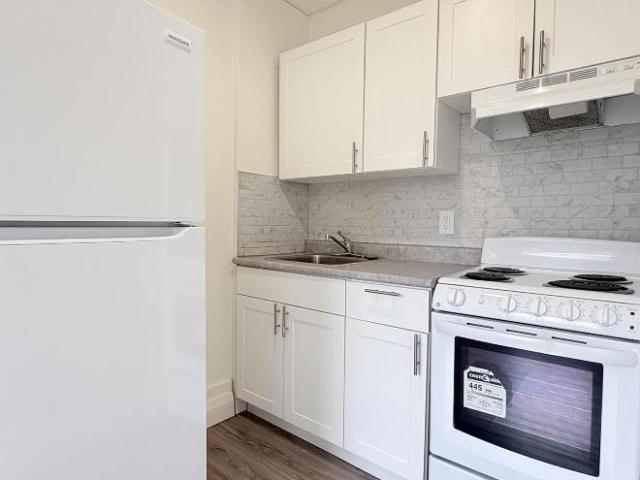 1 Br, 1 bath, Condo 1495 Gladstone Ave