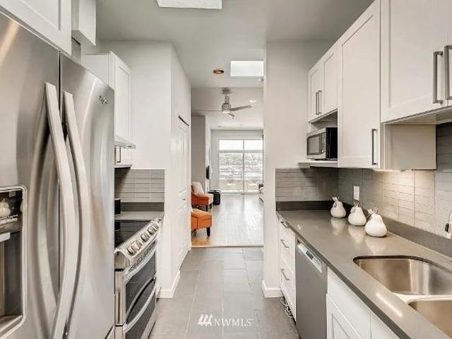 1 Br, 1 bath, Condo 1504 Aurora Ave N