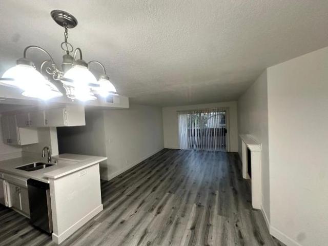 1 Br, 1 bath, Condo 15009 Moorpark