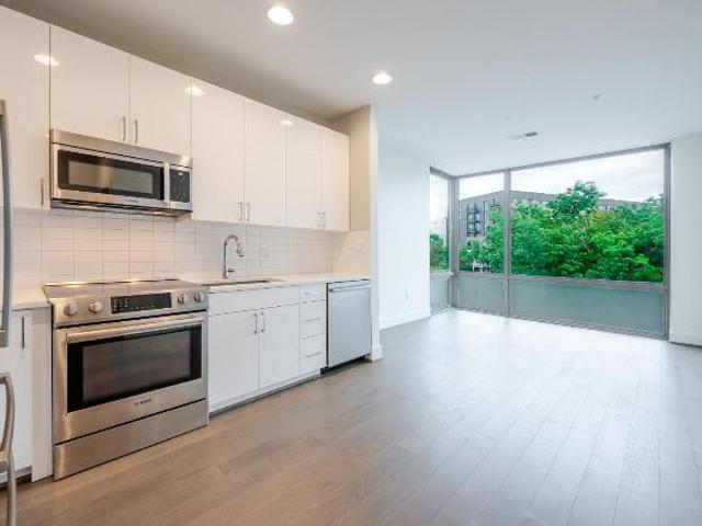 1 Br, 1 bath, Condo 1500 Pennsylvania Ave SE