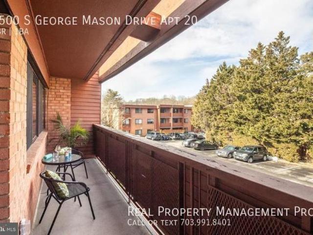 1 Br, 1 bath, Condo 1500 S George Mason Drive