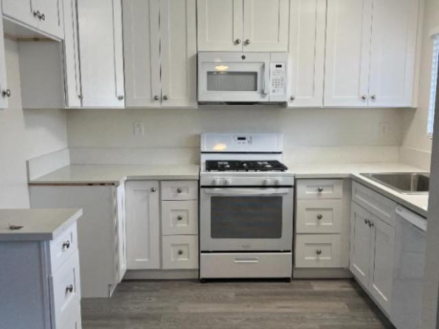 1 Br, 1 bath, Condo 15029 Burbank Blvd