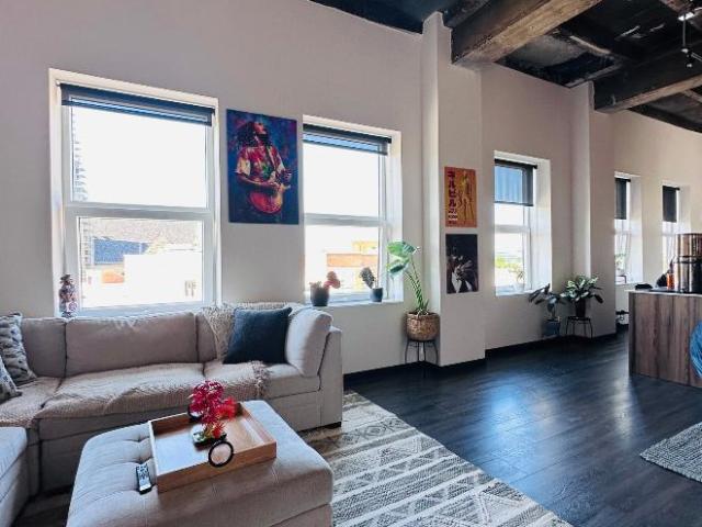 1 Br, 1 bath, Condo 150 N Ashland Ave