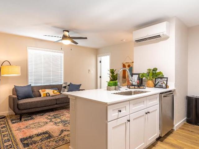 1 Br, 1 bath, Condo 1519 Annex Ave