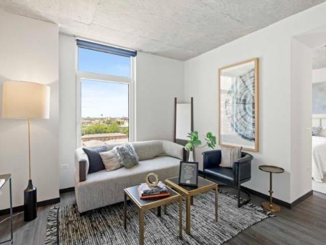 1 Br, 1 bath, Condo 151 N Ashland