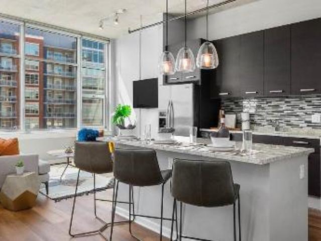 1 Br, 1 bath, Condo 152 W Roosevelt