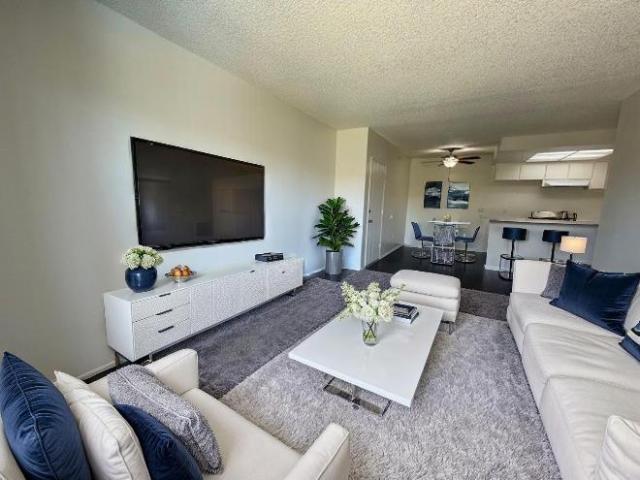 1 Br, 1 bath, Condo 1535 E Canfield