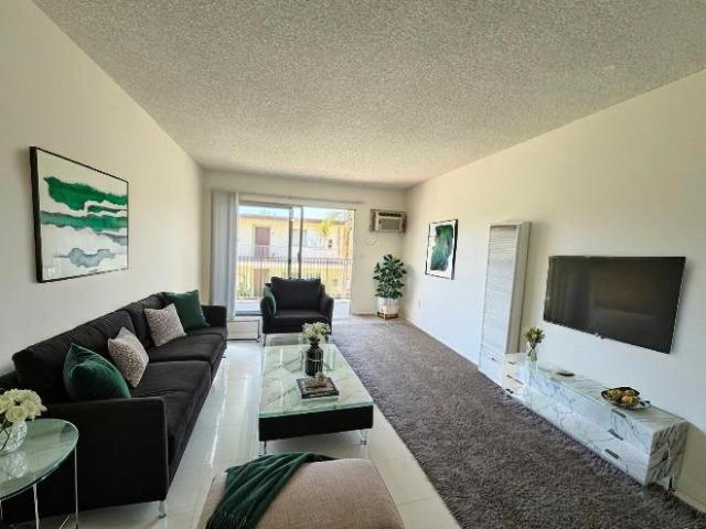 1 Br, 1 bath, Condo 1535 E Canfield