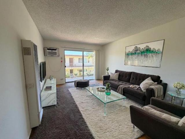 1 Br, 1 bath, Condo 1535 E Canfield Lane