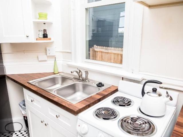 1 Br, 1 bath, Condo 1537 N Pearl St