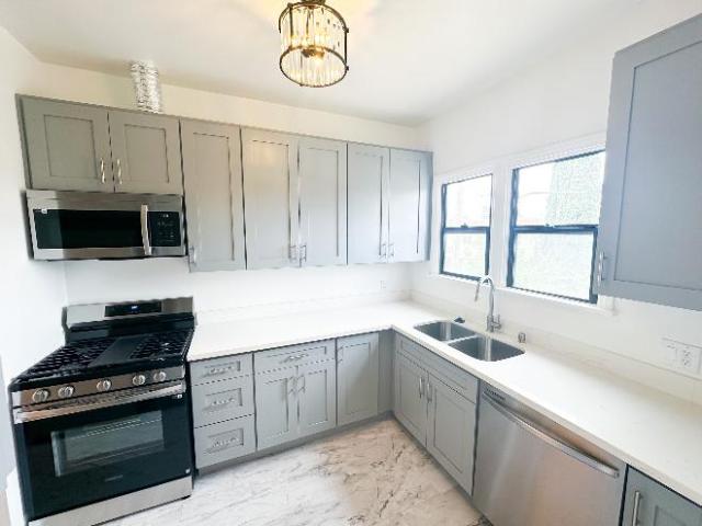 1 Br, 1 bath, Condo 1540 E Wilson Ave