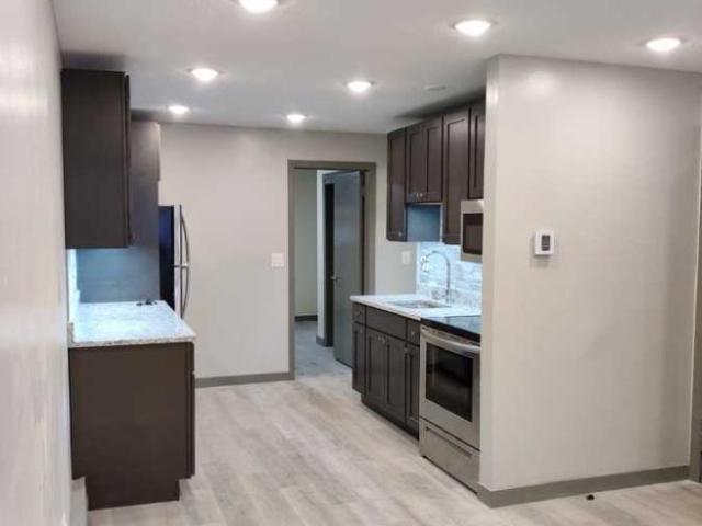 1 Br, 1 bath, Condo 155 River St