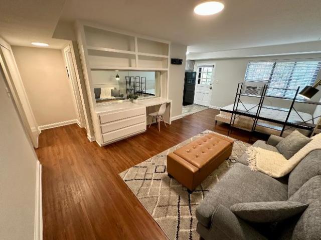 1 Br, 1 bath, Condo 1565 N Colonial Terrace