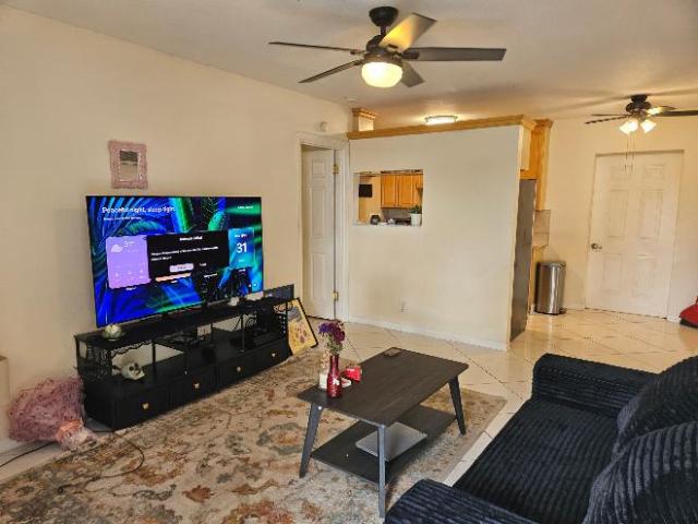 1 Br, 1 bath, Condo 1566 NE 45th St