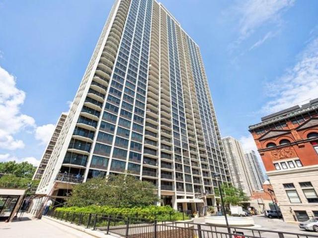 1 Br, 1 bath, Condo 1560 N Sandburg Ter