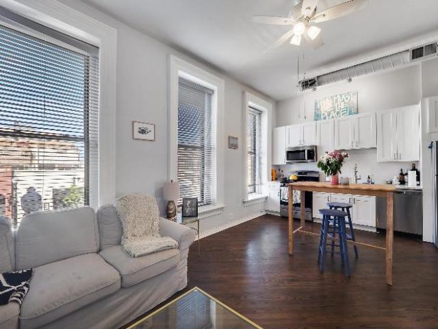 1 Br, 1 bath, Condo 1561 N Wells St