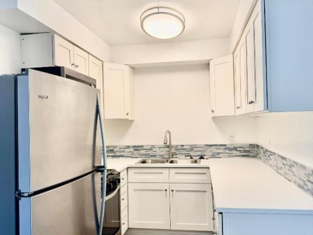 1 Br, 1 bath, Condo 1595 E Chevy Chase Drive