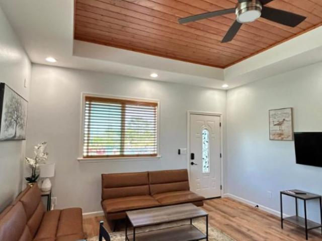 1 Br, 1 bath, Condo 15 1606 2nd Ave