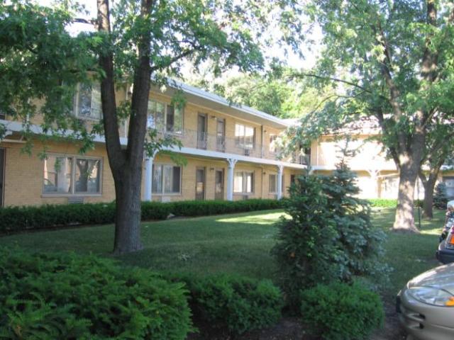1 Br, 1 bath, Condo 1603 Waukegan
