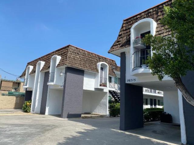 1 Br, 1 bath, Condo 16215 Vanowen St