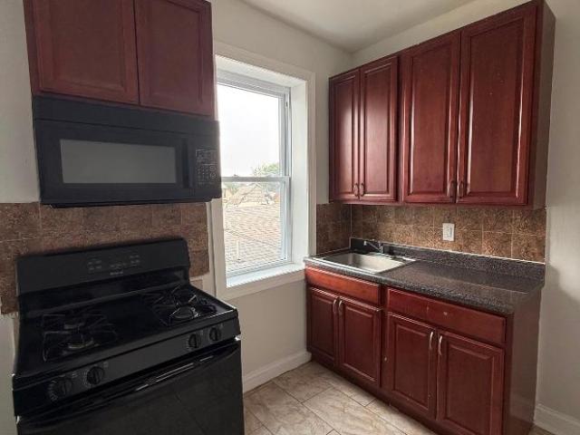 1 Br, 1 bath, Condo 162 Bergen Ave