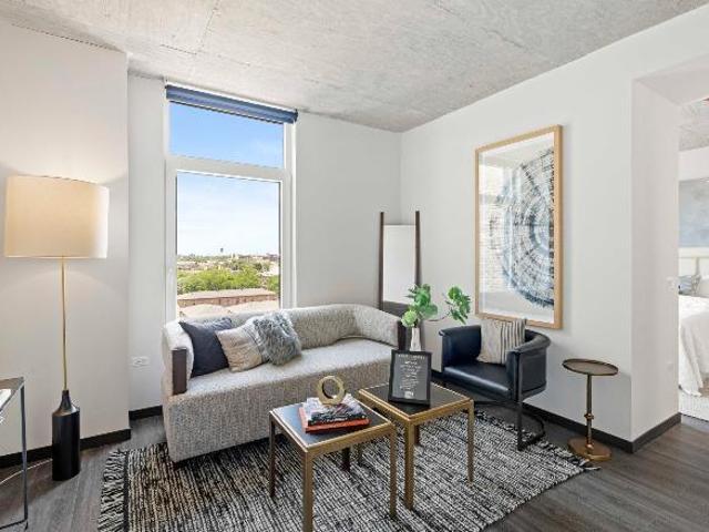1 Br, 1 bath, Condo 164 N Ashland