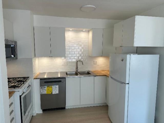 1 Br, 1 bath, Condo 1660 Llanfair Avenue