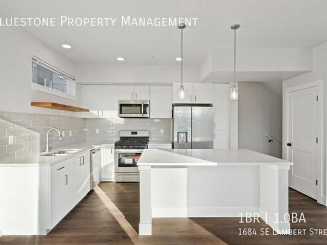 1 Br, 1 bath, Condo 1684 SE Lambert Street