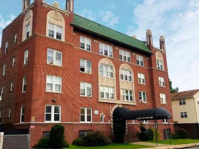 1 Br, 1 bath, Condo 168 S Clinton St