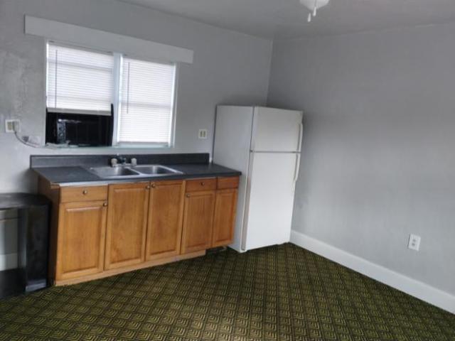 1 Br, 1 bath, Condo 169 Se Camelot Loop