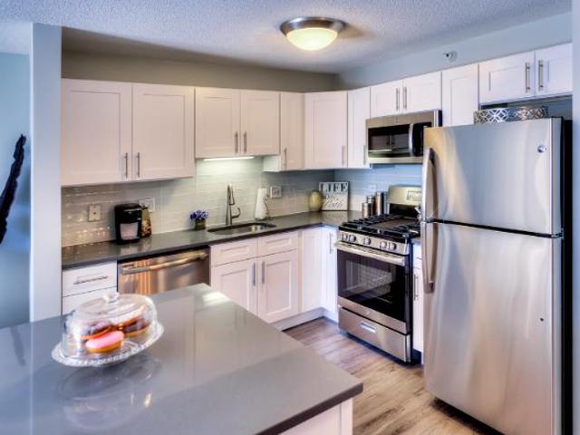 1 Br, 1 bath, Condo 16 W Grand Ave