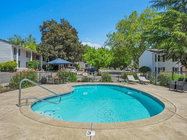 1 Br, 1 bath, Condo 1700 Blankenship Road