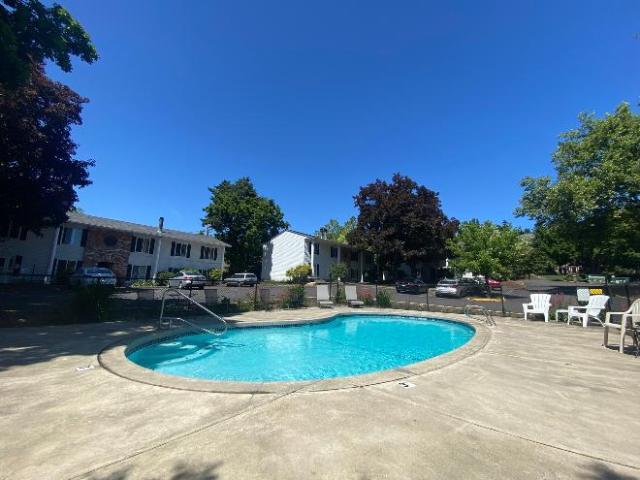 1 Br, 1 bath, Condo 1700 Blankenship Road