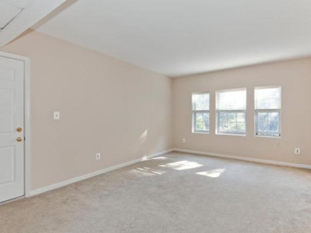 1 Br, 1 bath, Condo 1728 N Queens Ln