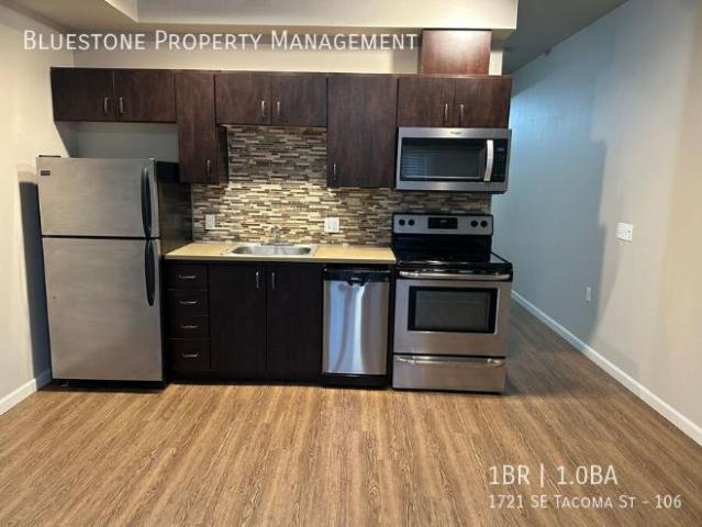 1 Br, 1 bath, Condo 1721 SE Tacoma St