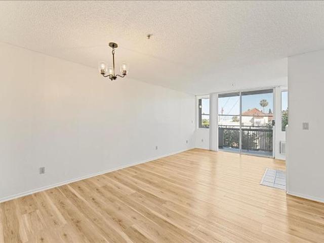1 Br, 1 bath, Condo 1785 Beloit Ave