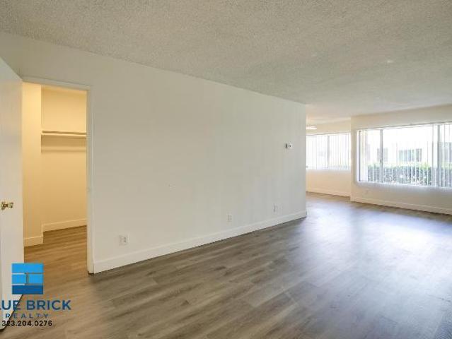 1 Br, 1 bath, Condo 17834 Burbank Blvd