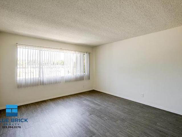 1 Br, 1 bath, Condo 17834 Burbank Blvd