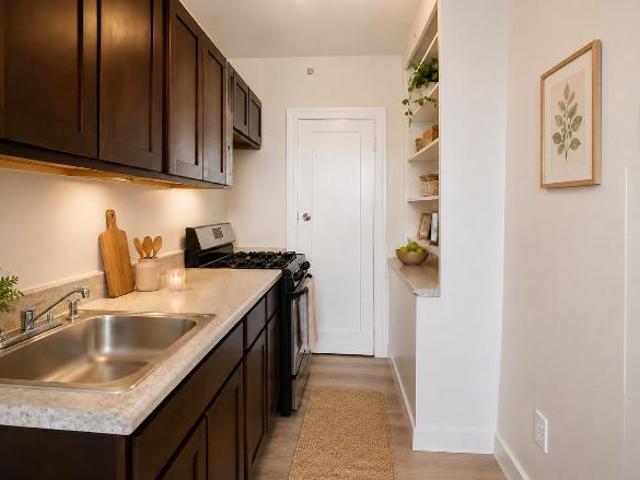 1 Br, 1 bath, Condo 1806 W Champlost Ave