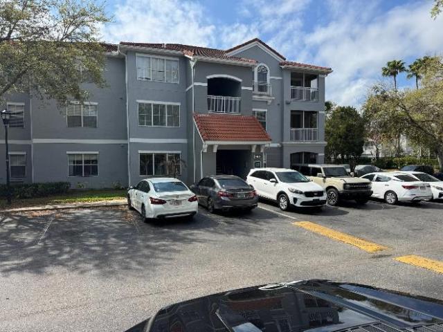 1 Br, 1 bath, Condo 18001 Richmond Pl Dr