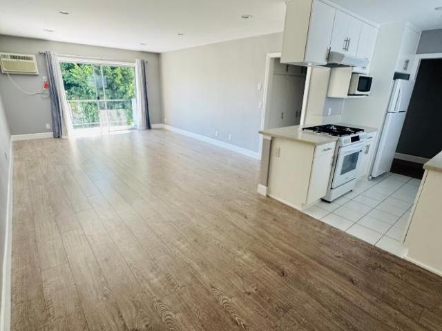 1 Br, 1 bath, Condo 1800 Camden Ave