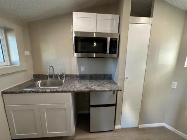 1 Br, 1 bath, Condo 180 Glenwood