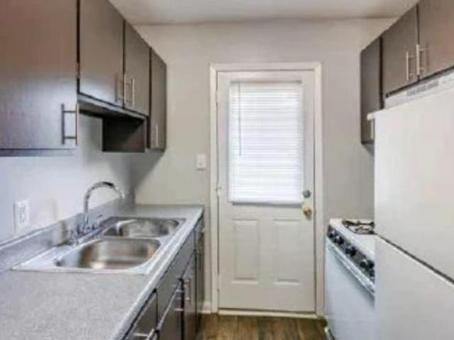 1 Br, 1 bath, Condo 180 S Pine Lake Dr